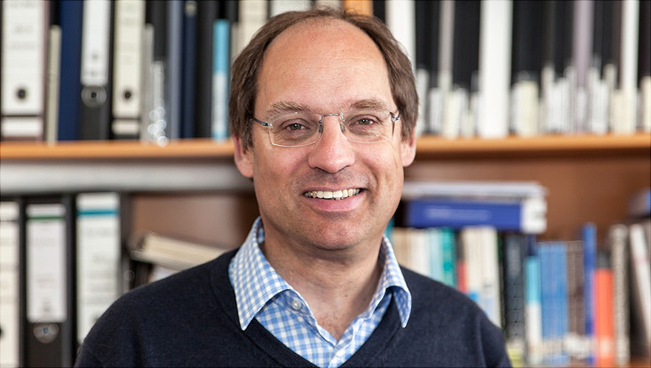 Prof. Chris Meier erhält den Antonín Holý Memorial Award : Fakultät für ...